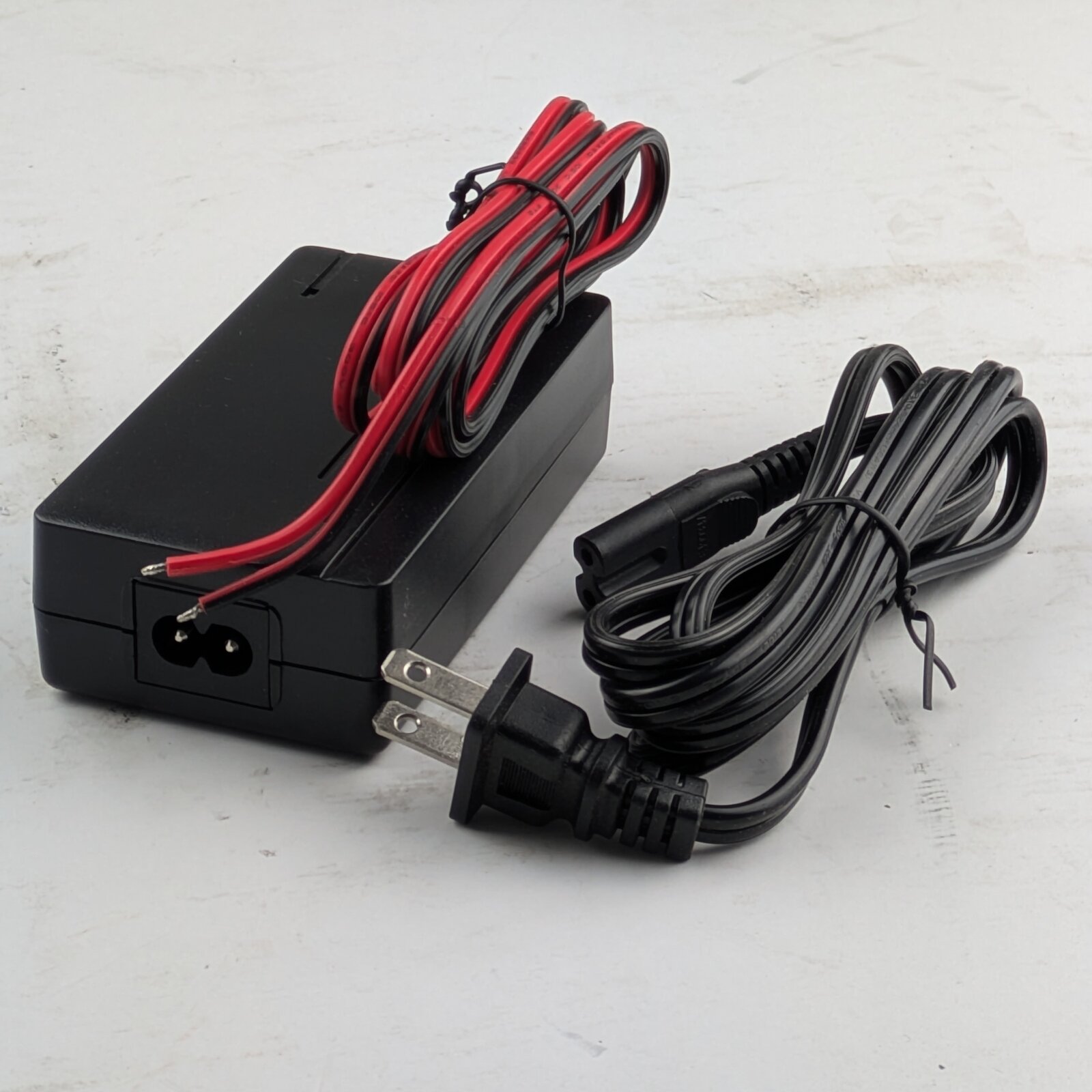 Soneil 24 Volt 2 Amp Battery Charger with Bare Wire Leads (Open Box ...